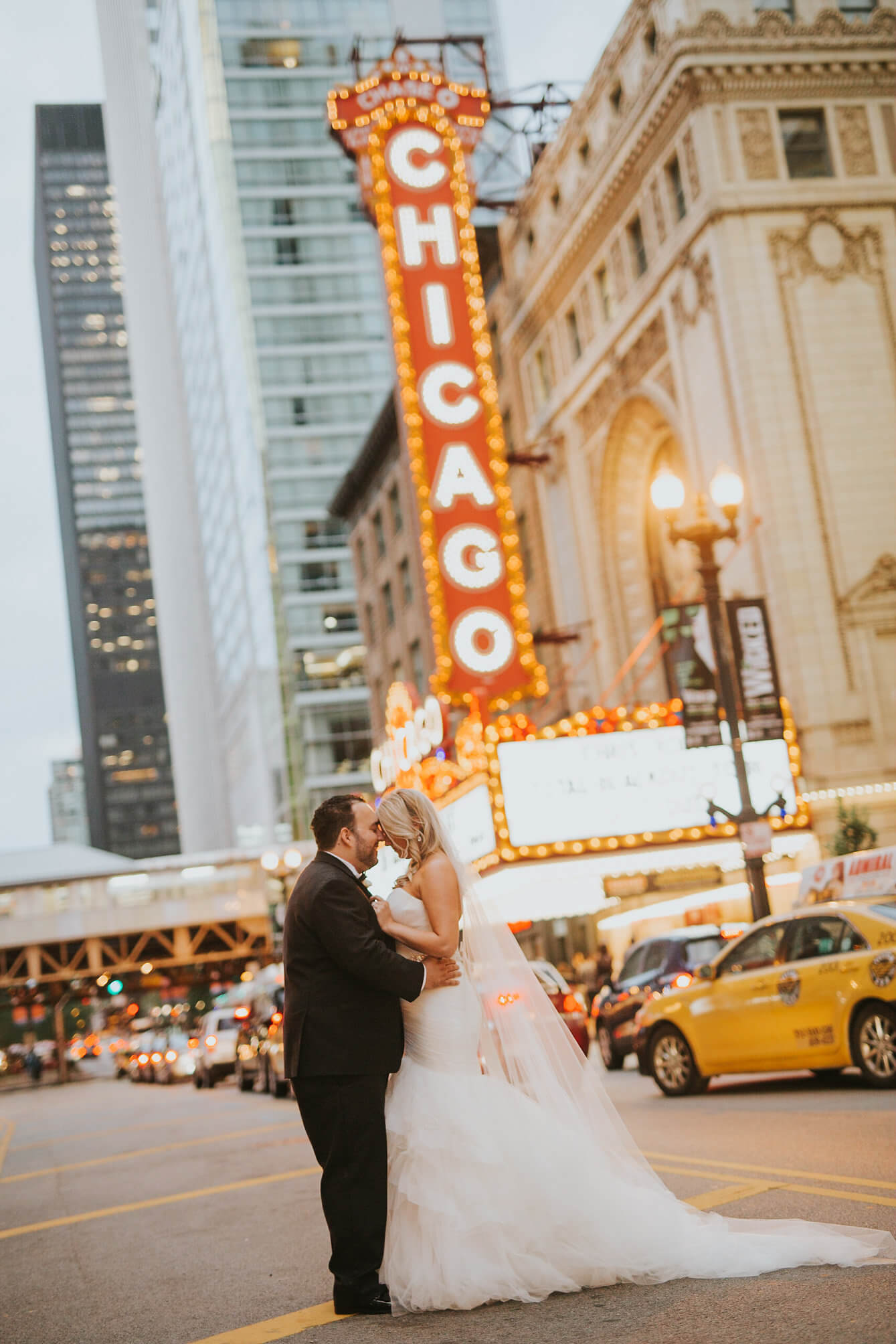 Katelin and Adam's Modern Purple Wedding | Chez Chicago Wedding Venue Katelin and Adam's Modern Purple Wedding | Chez Chicago Wedding Venue