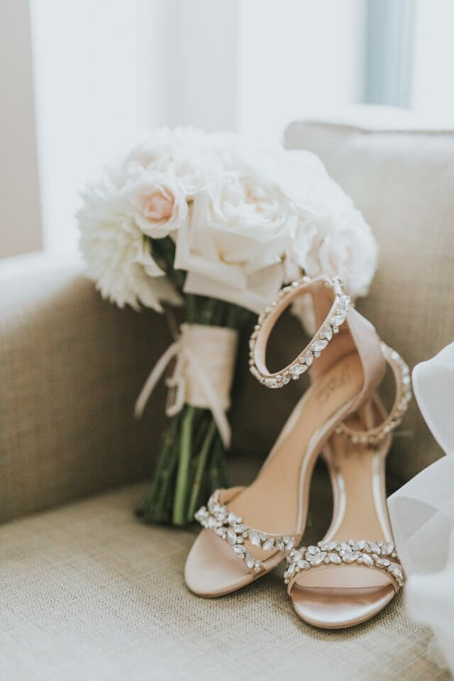 Katelin and Adam's Modern Purple Wedding | Chez Chicago Wedding Venue Katelin and Adam's Modern Purple Wedding | Chez Chicago Wedding Venue