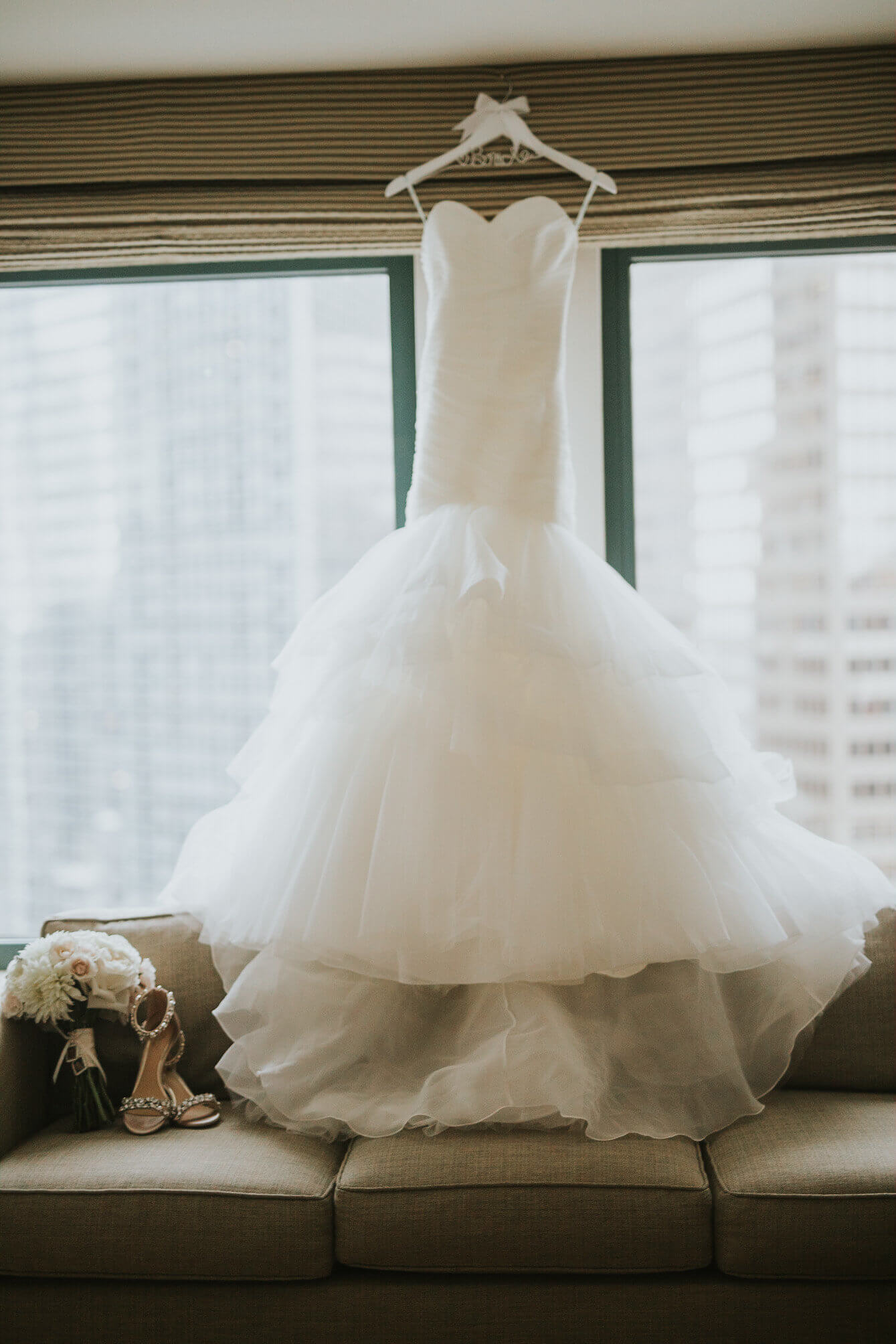Katelin and Adam's Modern Purple Wedding | Chez Chicago Wedding Venue Katelin and Adam's Modern Purple Wedding | Chez Chicago Wedding Venue
